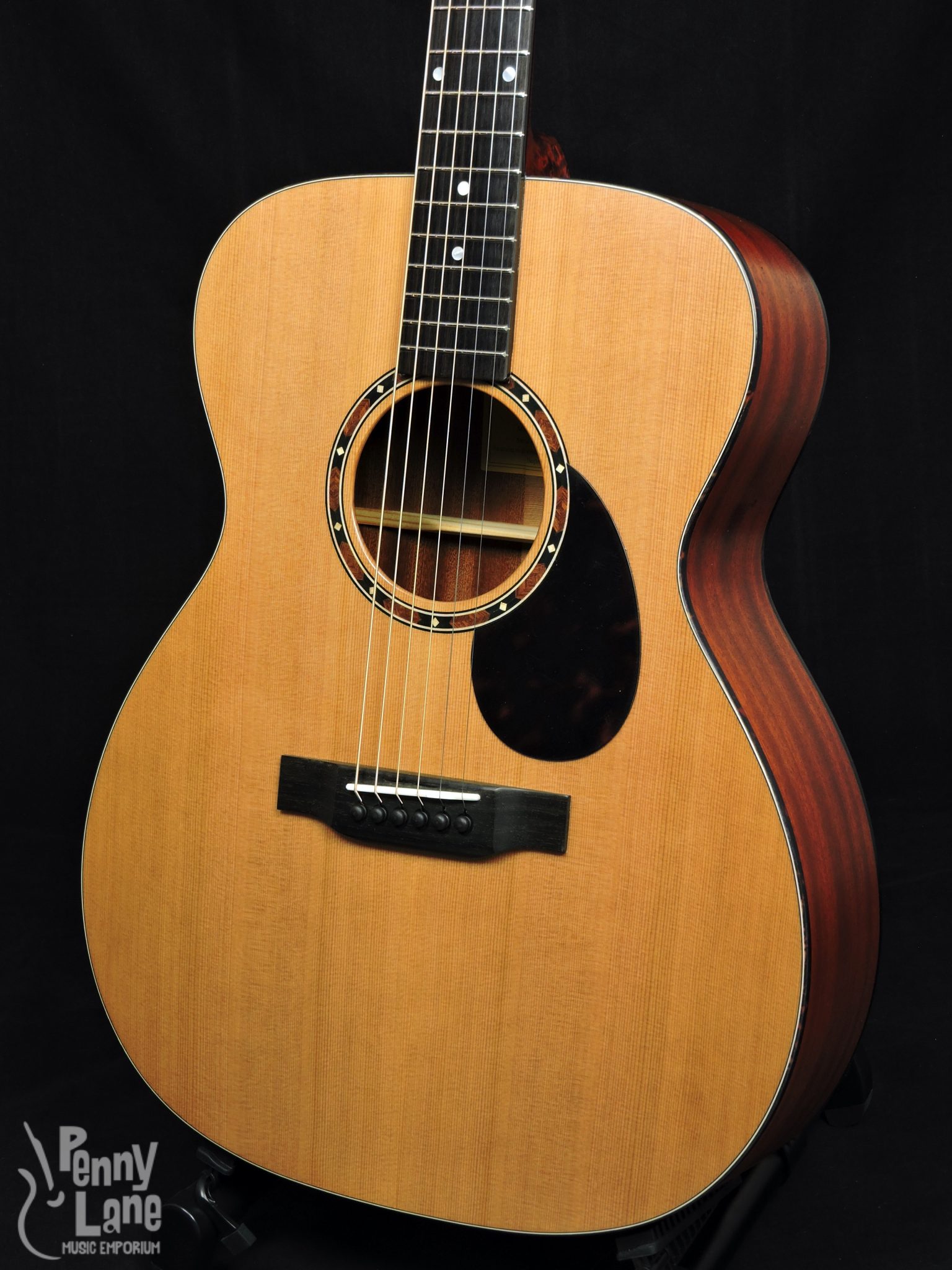 EASTMAN E2OM-CD CEDAR TOP ACOUSTIC ORCHESTRA MODEL GUITAR WITH GIG BAG ...