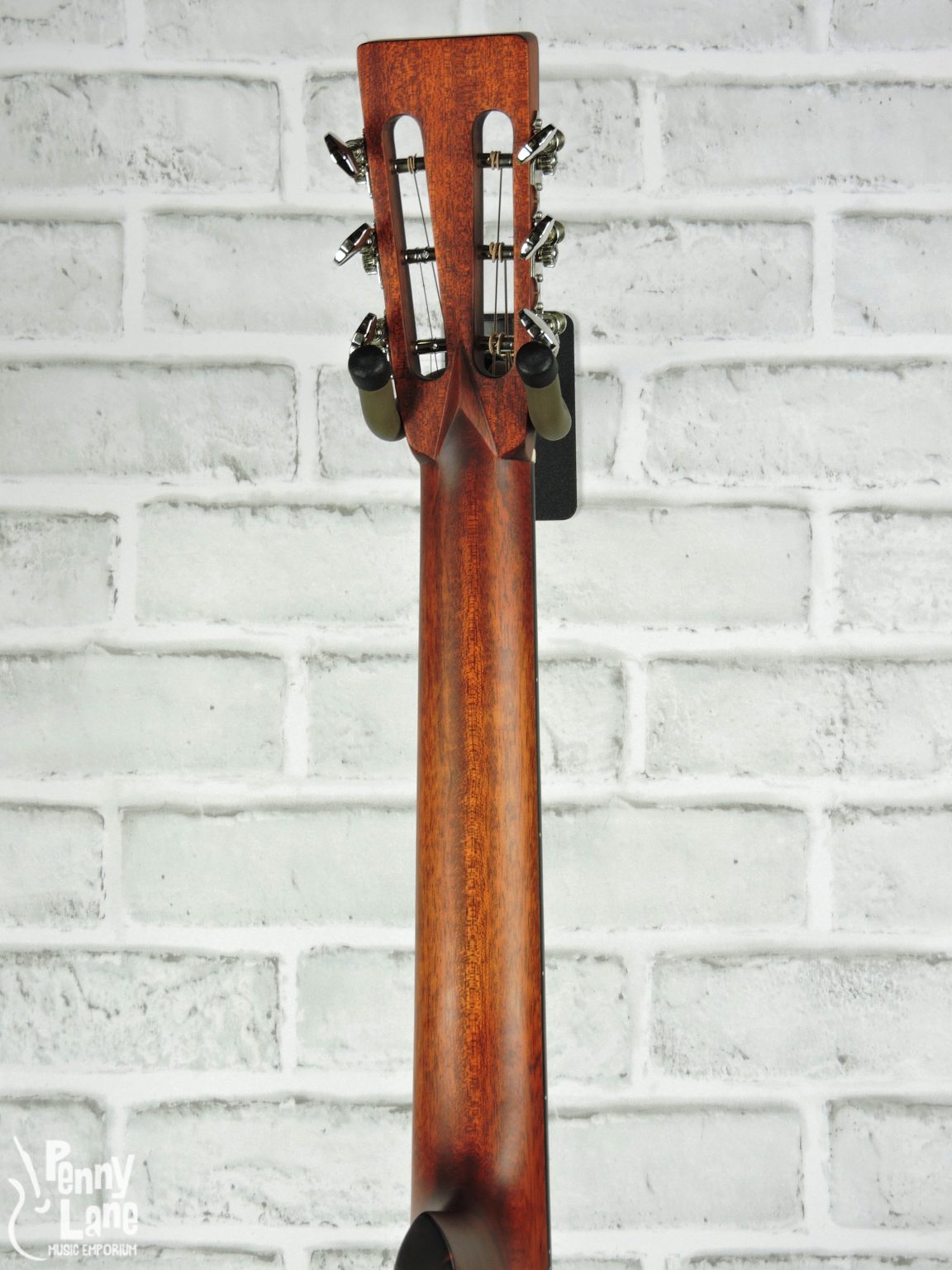 EASTMAN E1P-DLX-SB ACOUSTIC ELECTRIC PARLOR GUITAR WITH GIG BAG | Penny ...